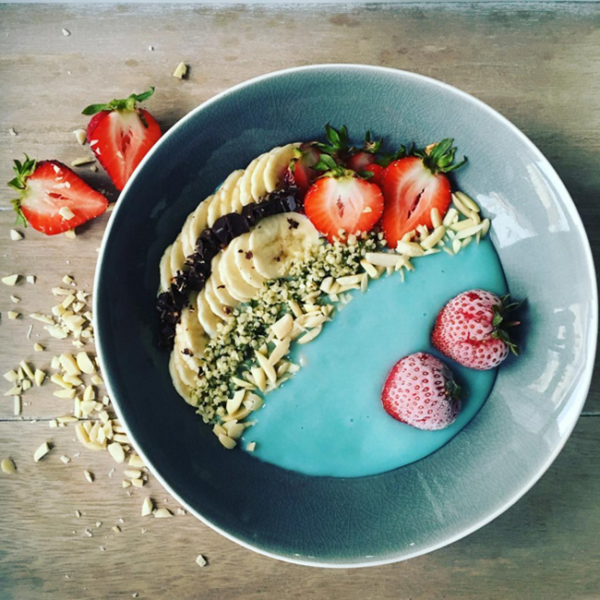 ¿Teñir la comida de azul usando flores? Sí, se puede - Tapas
