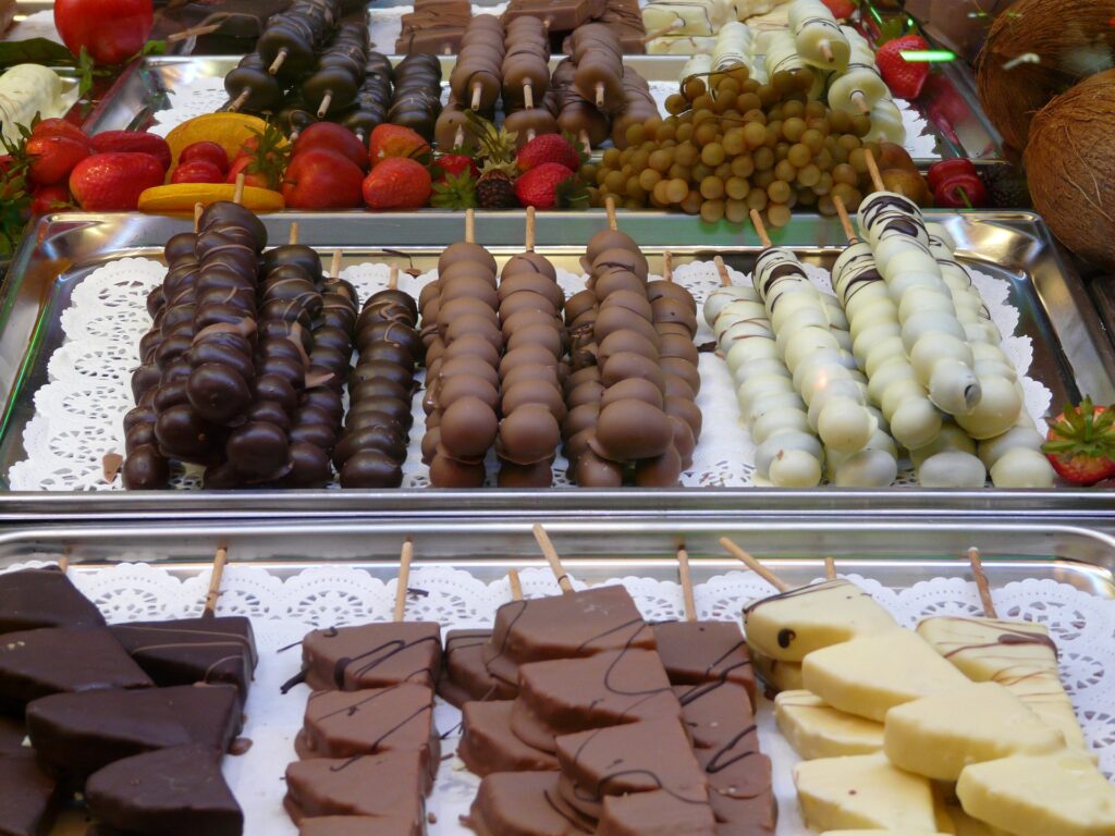 Brochetas de frutas con chocolate: cómo hacerlas paso a paso - Tapas