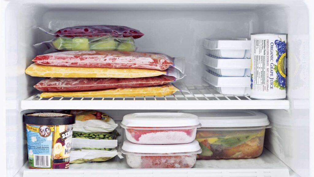 Esto es lo que debes tener en cuenta para congelar y descongelar alimentos