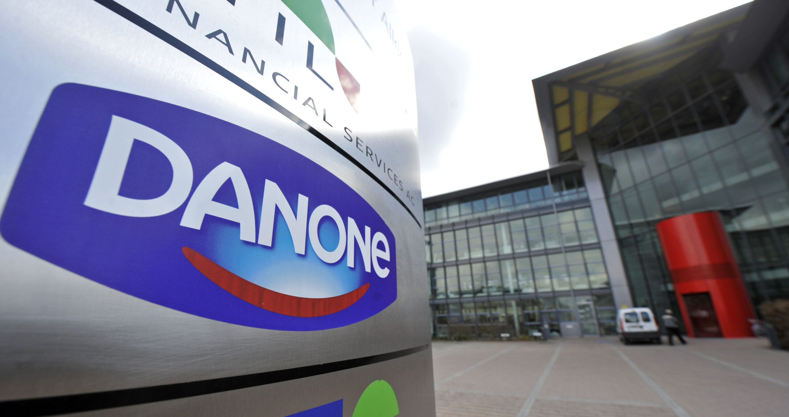 Economía/Empresas.- Danone ganó un 50% menos en 2022, hasta 959 millones - Tapas