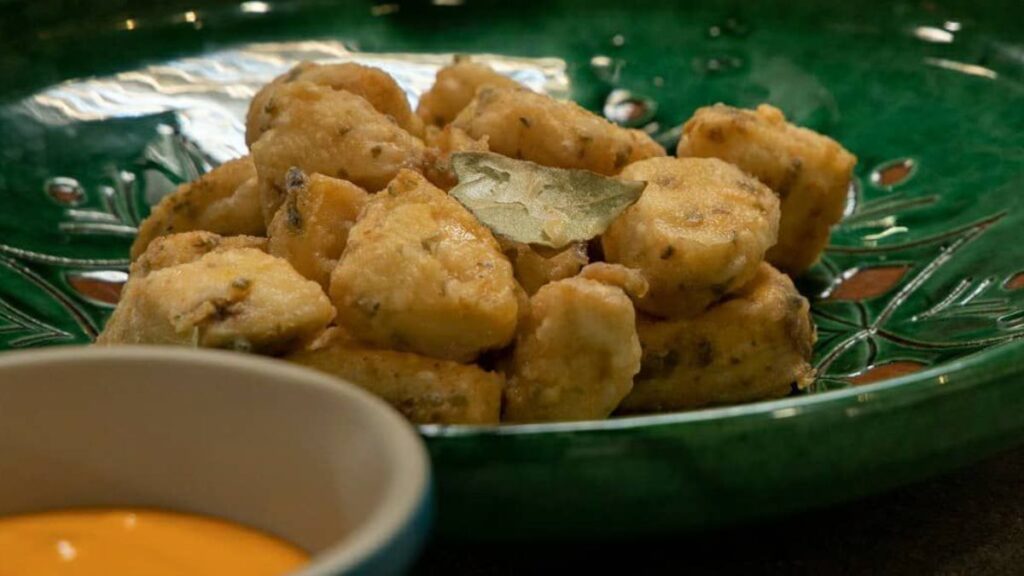 Cómo preparar bienmesabe, la receta andaluza de cazón en adobo