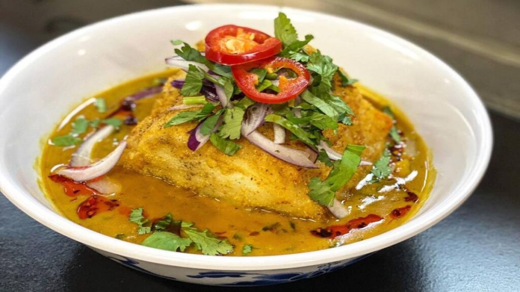Así se prepara el curry amarillo de pescado de Kitchen 154 - Tapas