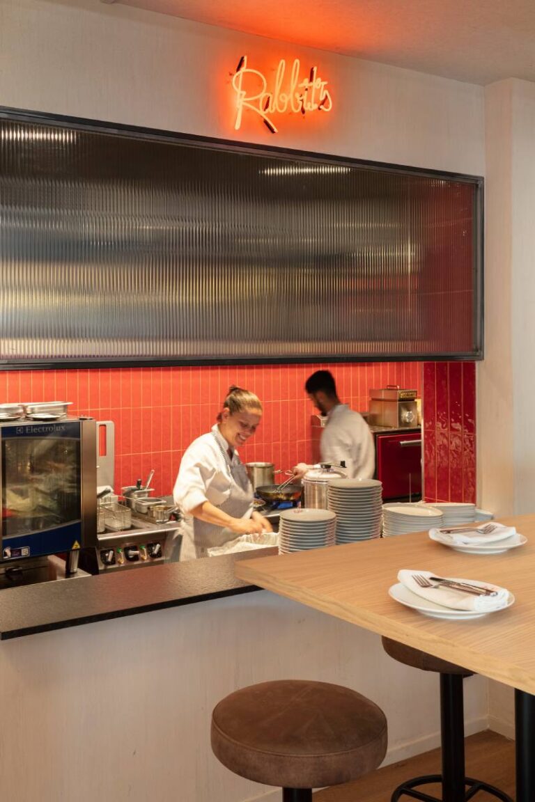 Así es Rabbit's Bar, el nuevo sitio de tapas de Barcelona que debes visitar