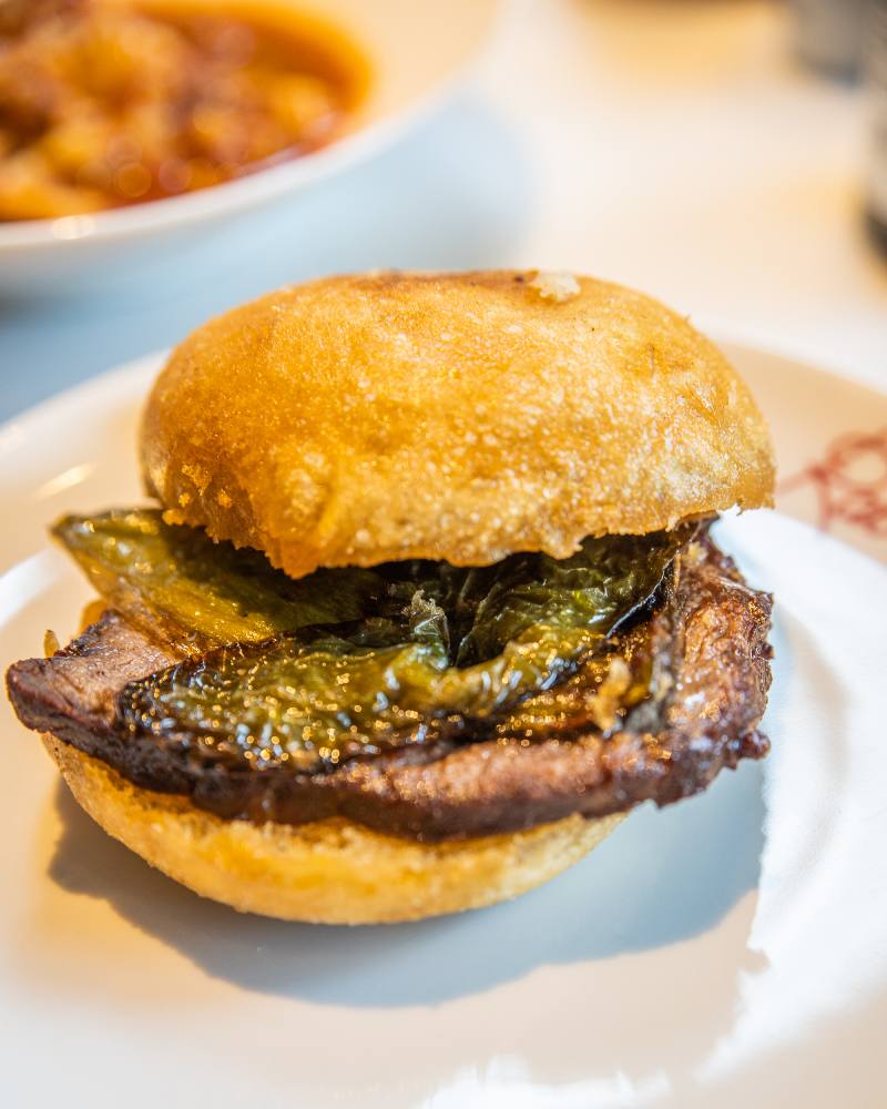 Así es Rabbit's Bar, el nuevo sitio de tapas de Barcelona que debes visitar