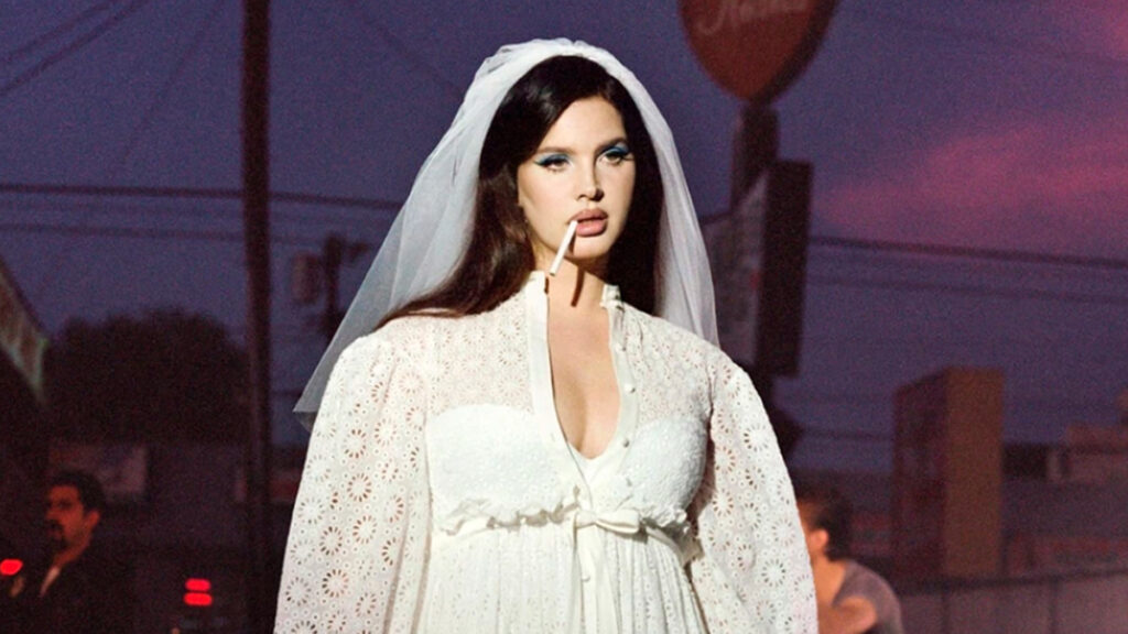 Lana Del Rey desvela la historia detrás de su 'trabajo' en Waffle House ...