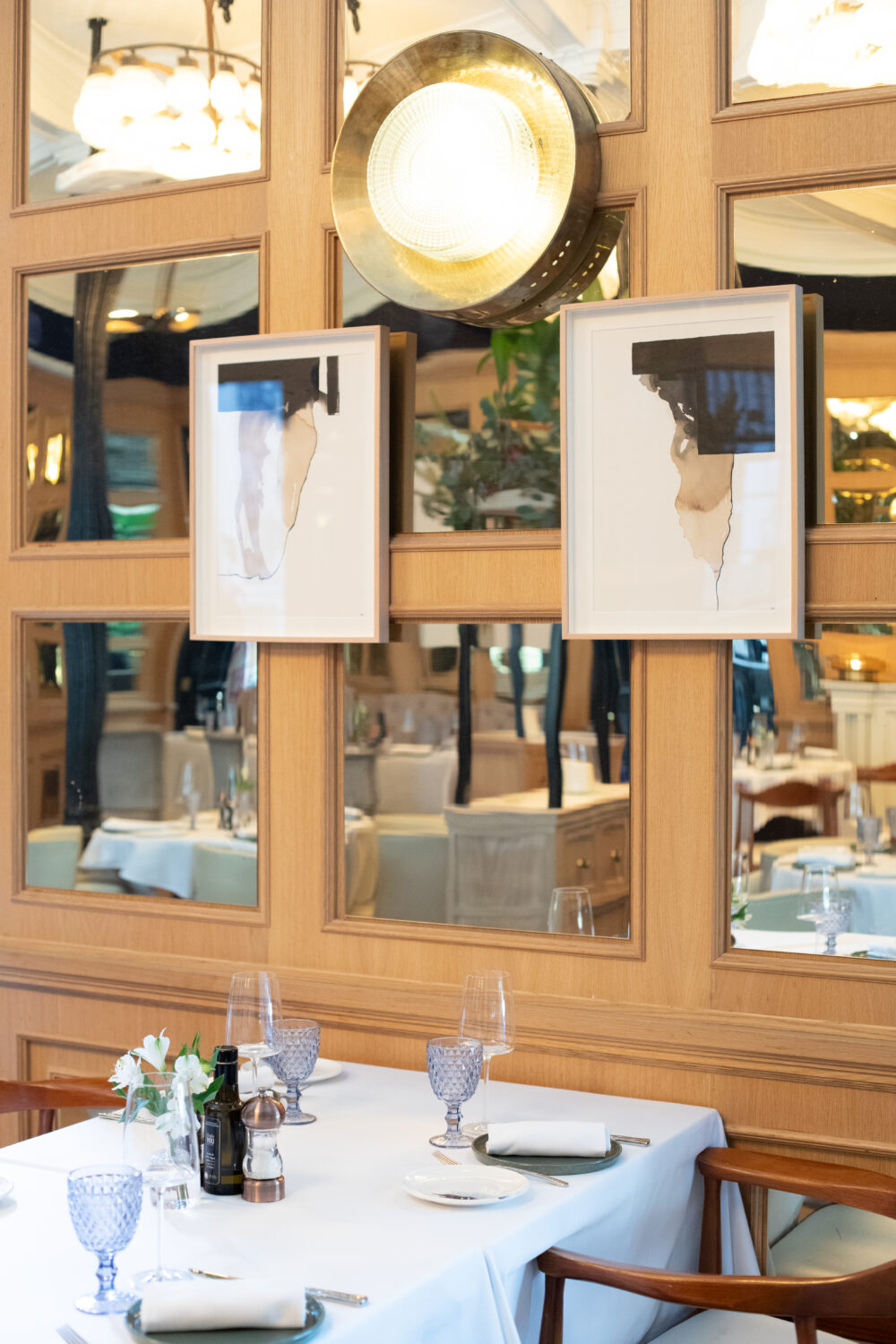 El restaurante YOUNIQUE Arts Club renueva su carta y sus obras de arte ...