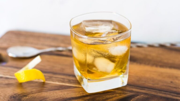How to prepare the Rusty Nail, Frank Sinatra's favorite cocktail