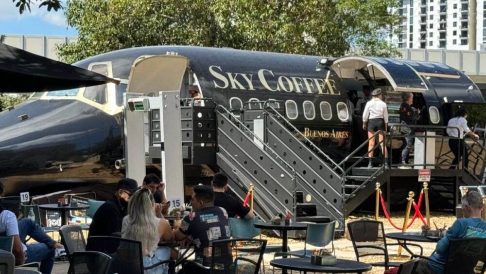 Así es la cafetería argentina con forma de avión que causa furor en ...
