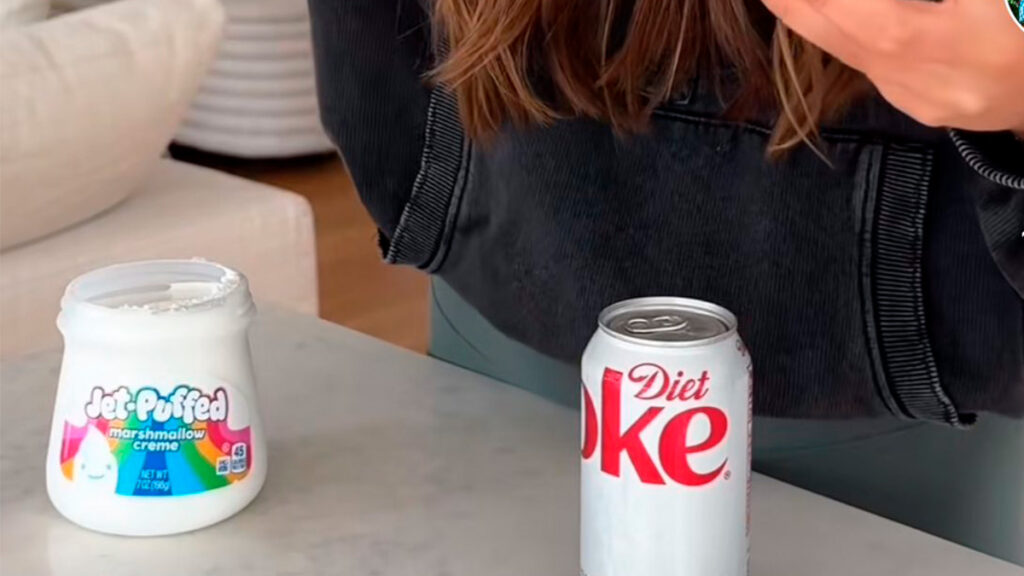 ¿Qué es la Coca-Cola Fluffy, la nueva bebida viral de TikTok? - Tapas
