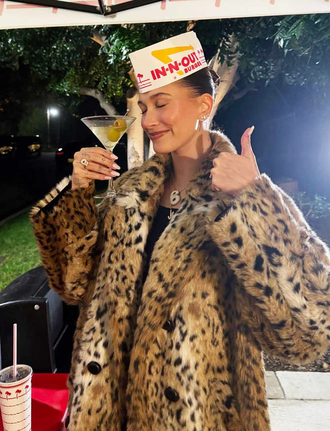 Hailey Bieber closes 2024 with an In-N-Out Burger with caviar - Tapas