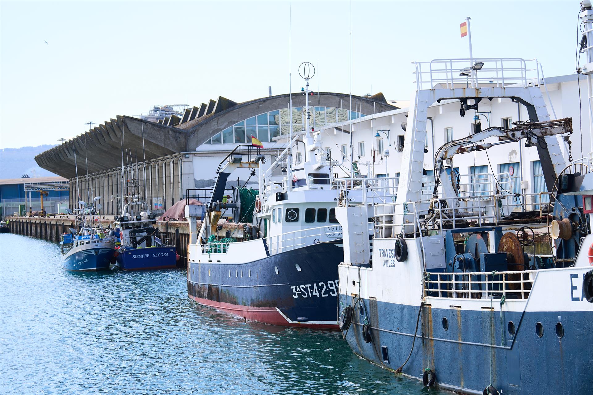 El Gobierno convoca ayudas para instalar equipos de localización en buques pesqueros de entre 12 ...